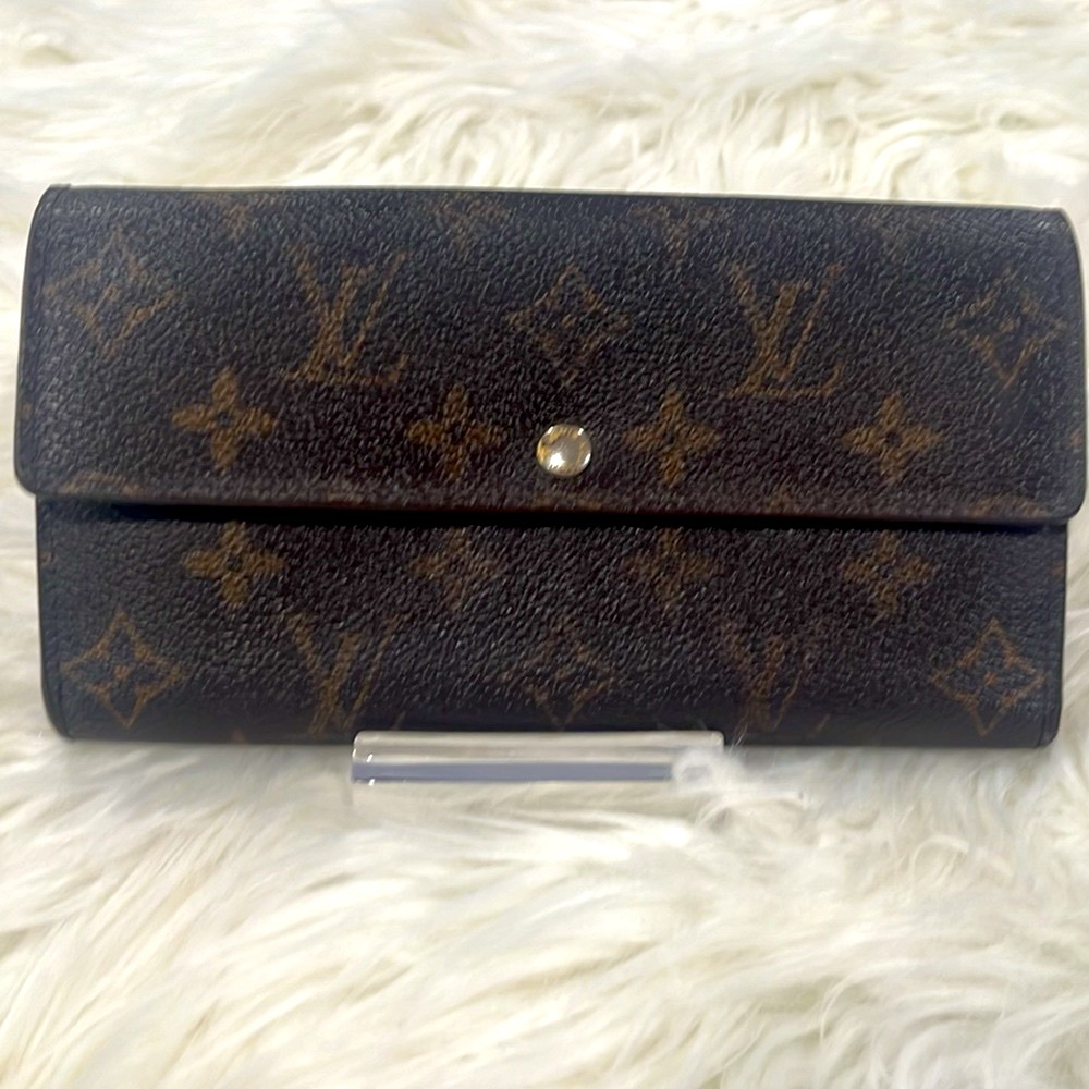Authentic Louis Vuitton Monogram Sarah Wallet - Euc - Gem